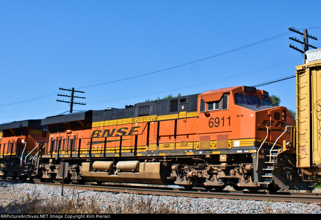 BNSF 6911